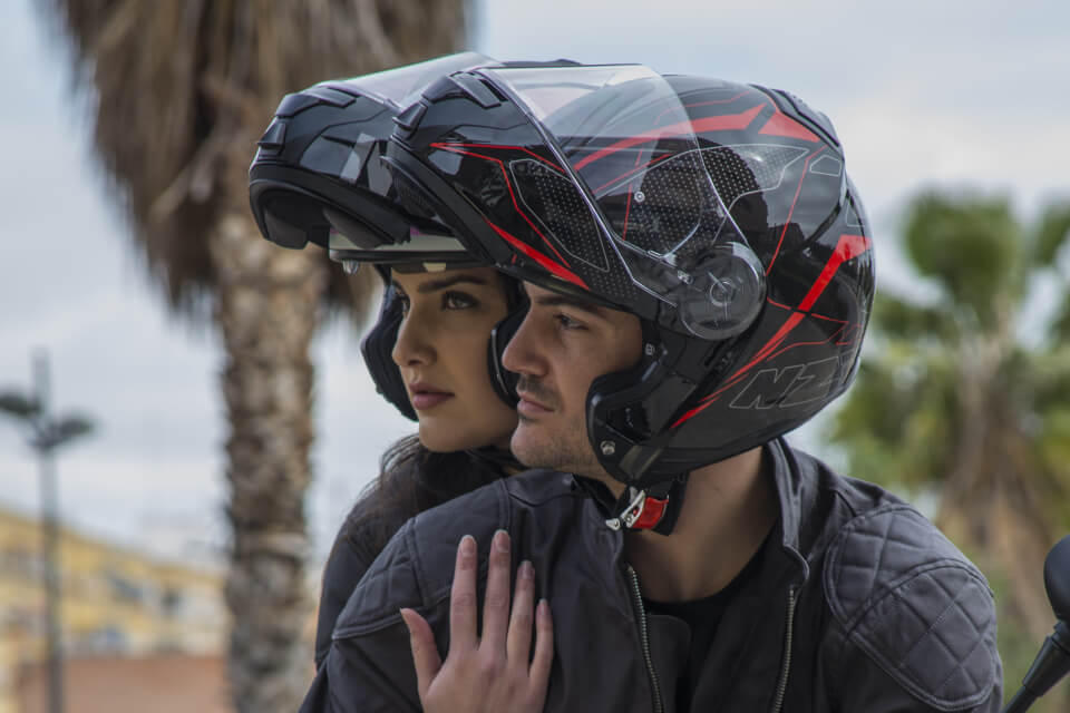 Motocyklové přilby NZI Helmets ČR, integrální, výklopné a otevřené helmy.